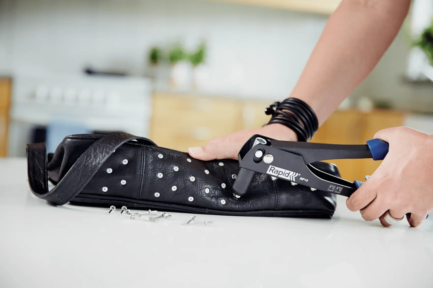 Kit pince à riveter Rapid RP10 et 100 rivets | RAPID-REDESIGN