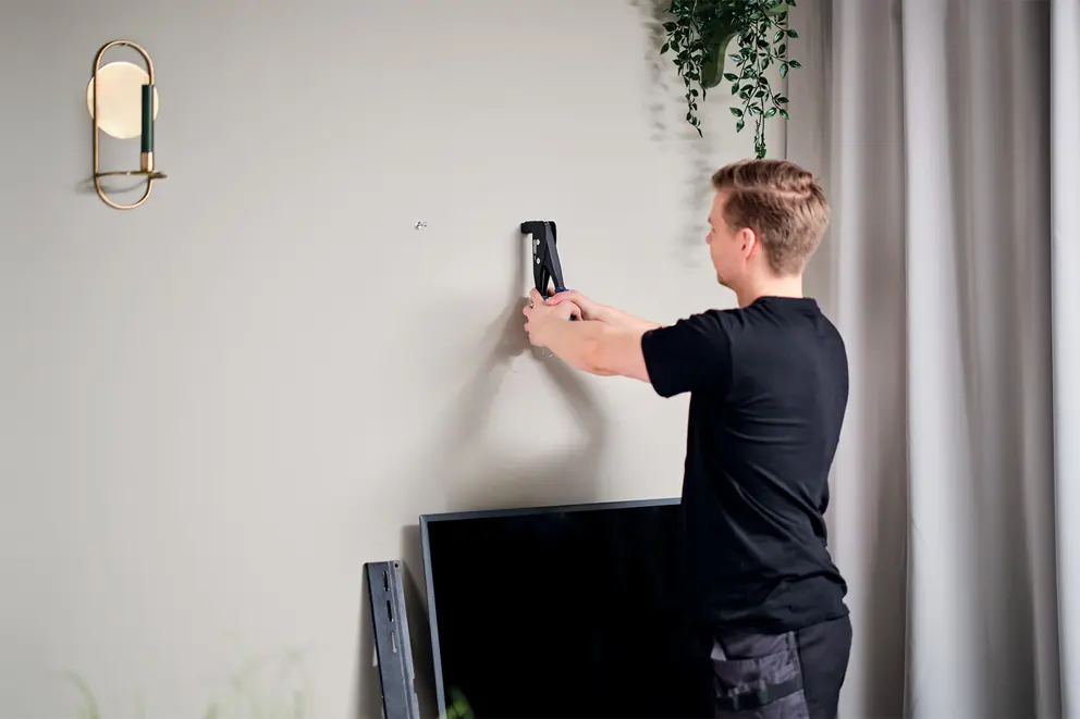 Fastening Heavy Objects to Plasterboard: A Guide for Secure Mounting