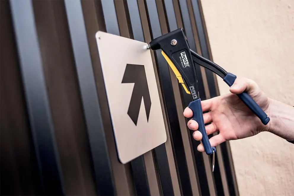 Complete Guide to Blind Riveters: Types, Features, and Common Applications