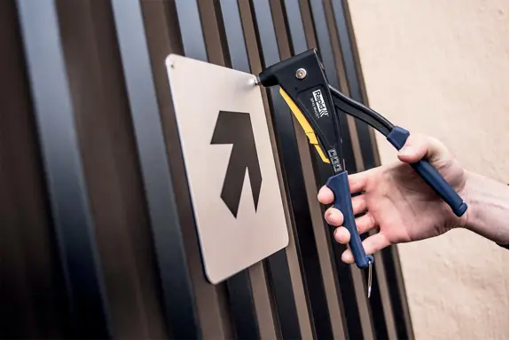 Complete Guide to Blind Riveters: Types, Features, and Common Applications