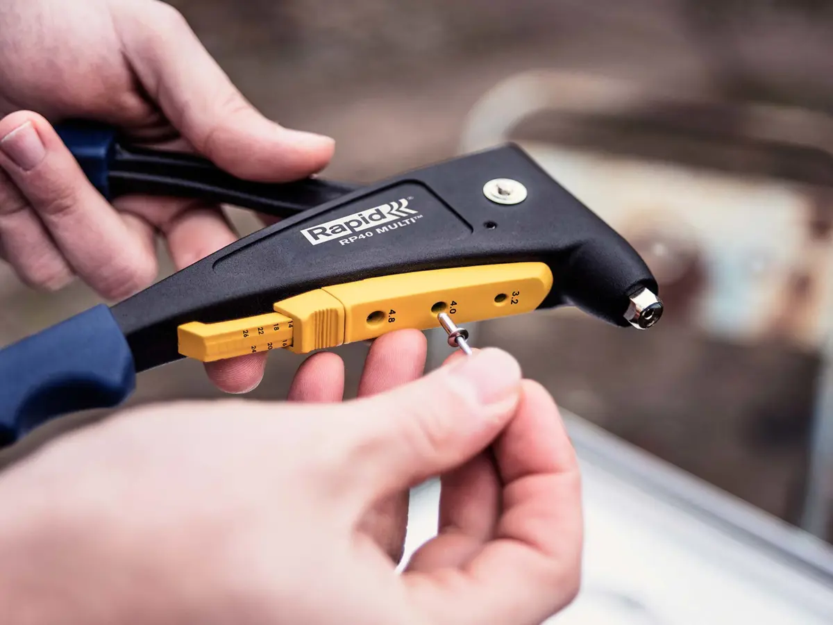 Remachadoras y remaches